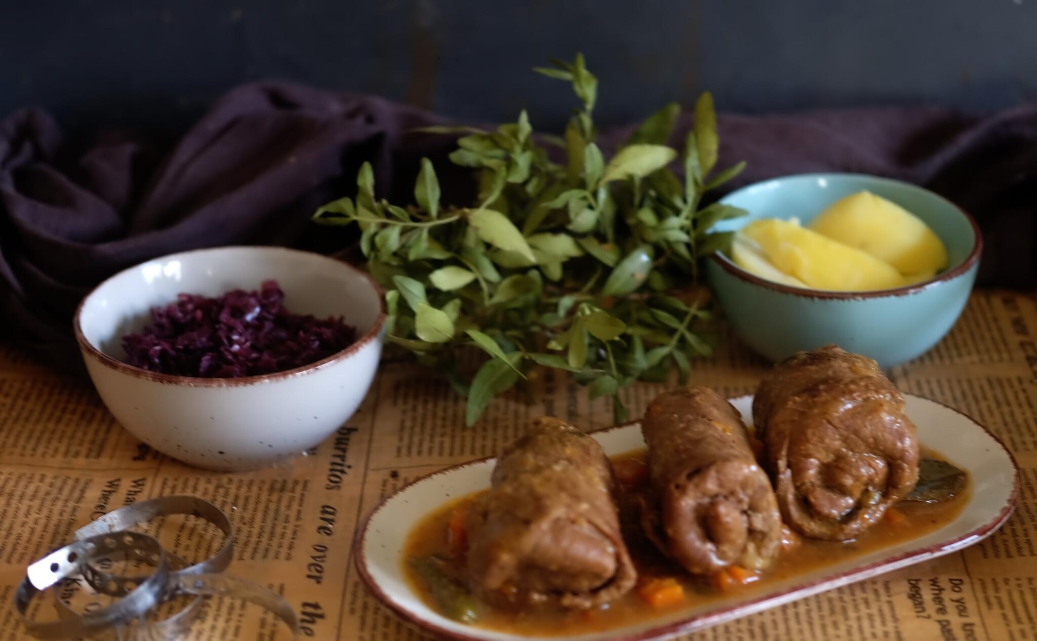 Klassische Rinderrouladen, gefüllt mit Gurke und Bacon. Unser ...