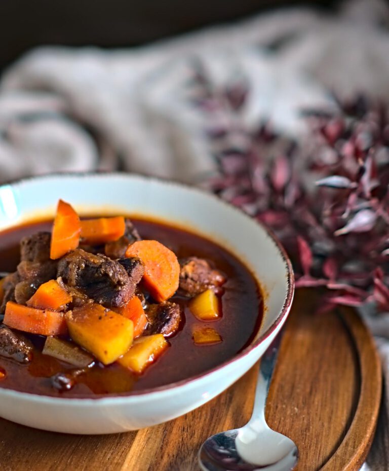 klassisches Rezept für Gulasch Suppe - Mach was Leckeres